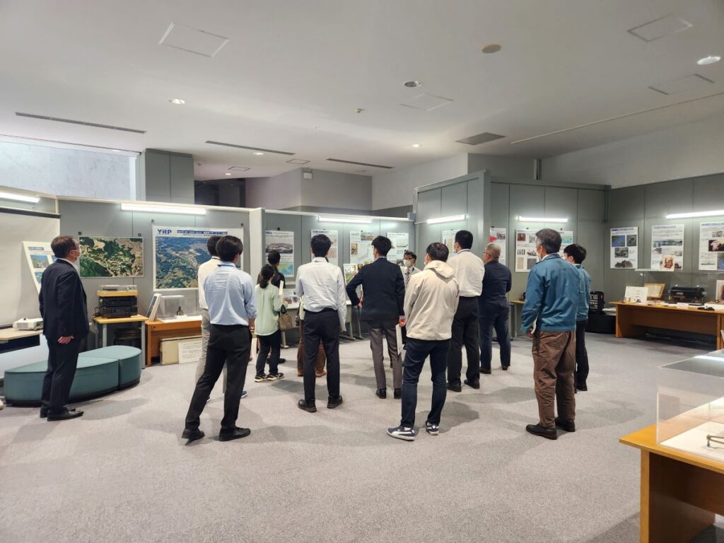 矢崎総業株式会社 新入社員研修の一環でYRP無線歴史展示室を見学